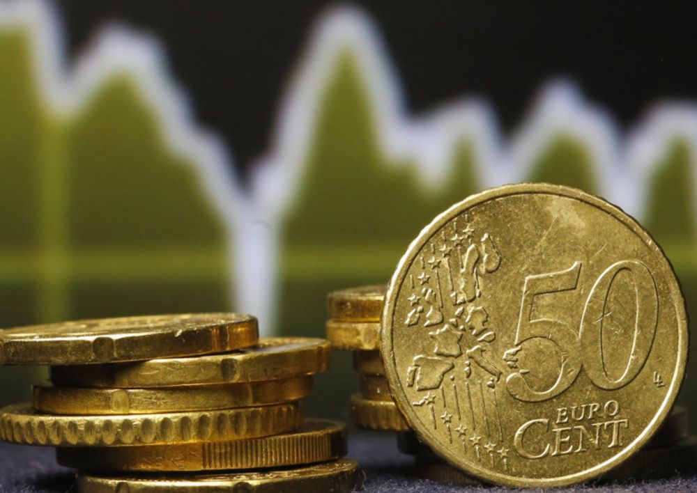 European shares edges up