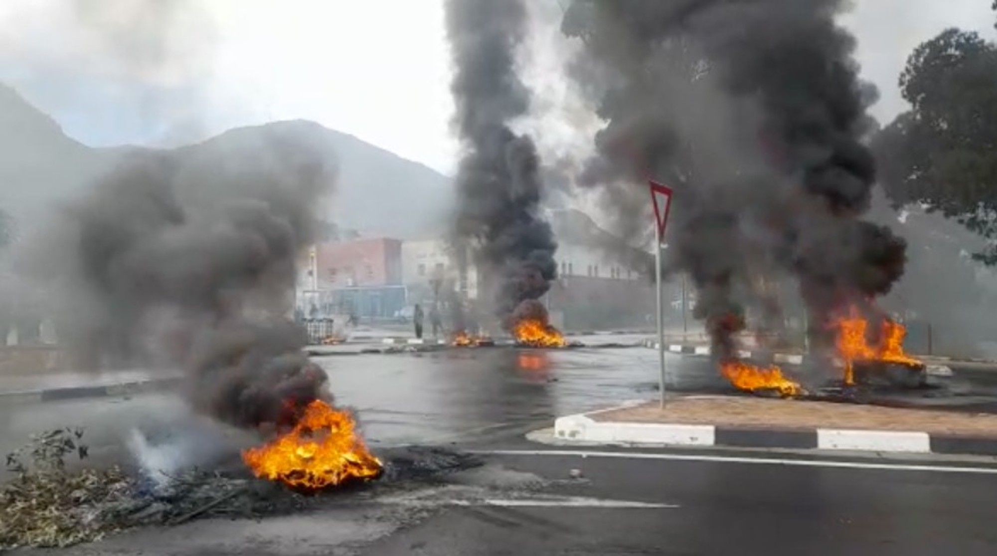 WATCH: Police fire rubber bullets, stun grenades during taxi protest in ...