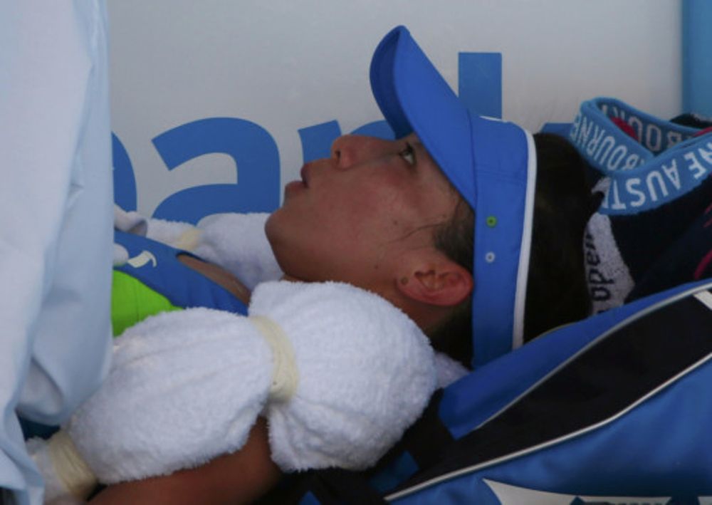 Health scare for Zheng in Aussie heat