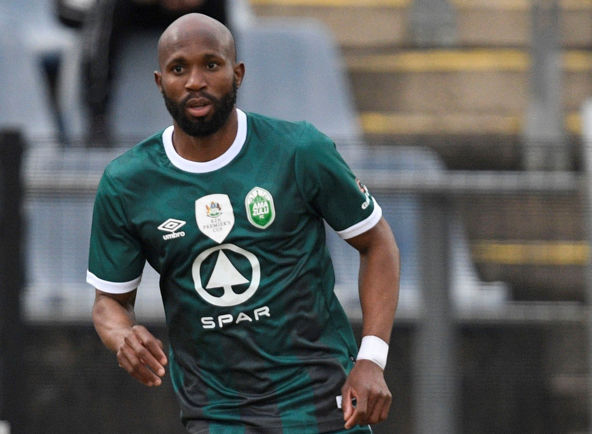 UMere akayizwa eyokulahlwa 'kwamakhehla'