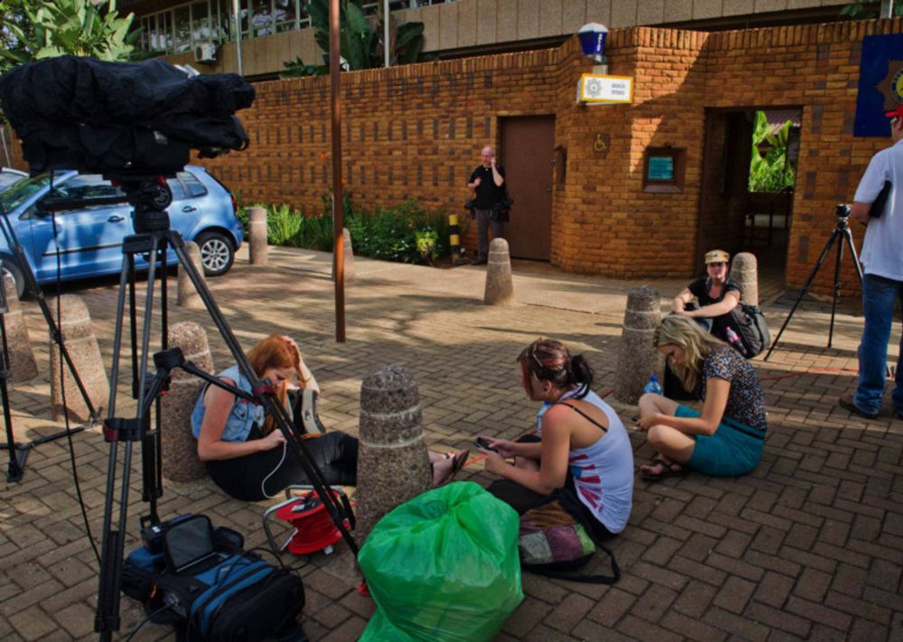 Media queue at Oscar’s bail bid