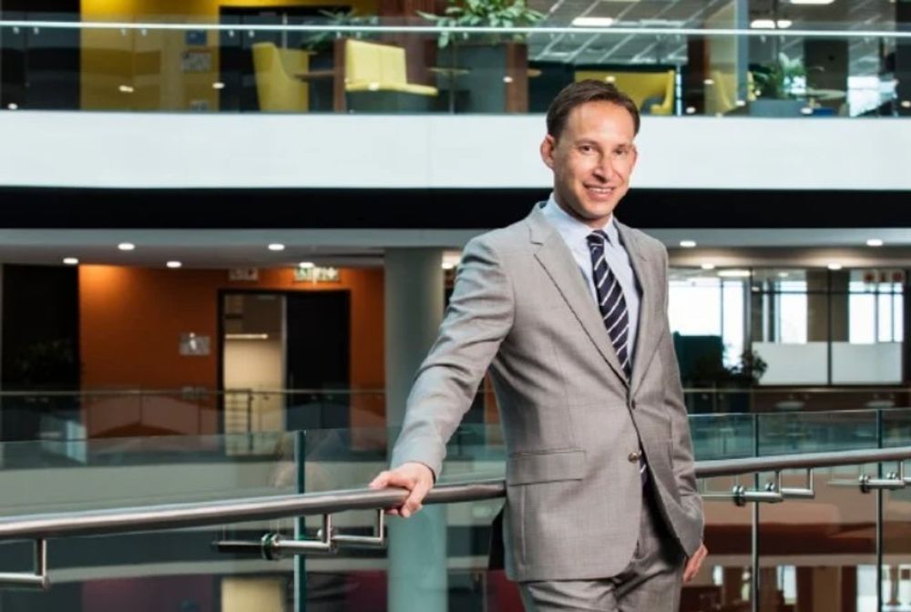 Discovery Bank CEO Hylton Kallner tops group pay charts with R61.1 ...