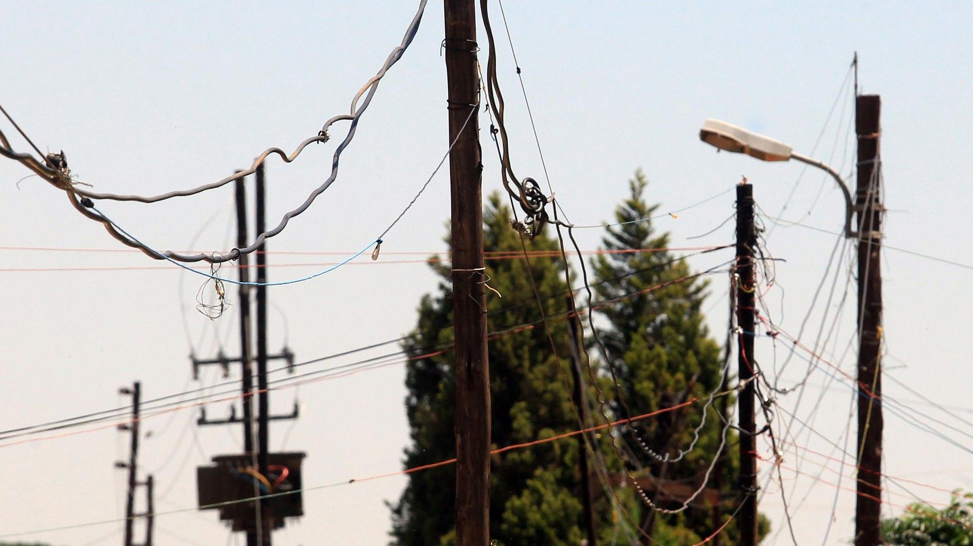 Municipal workers held hostage while attending to electricity outages ...