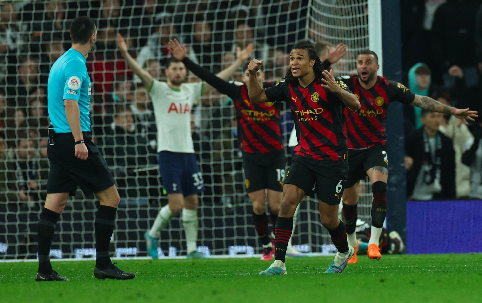 [LOOK] Man City press the Pannick button