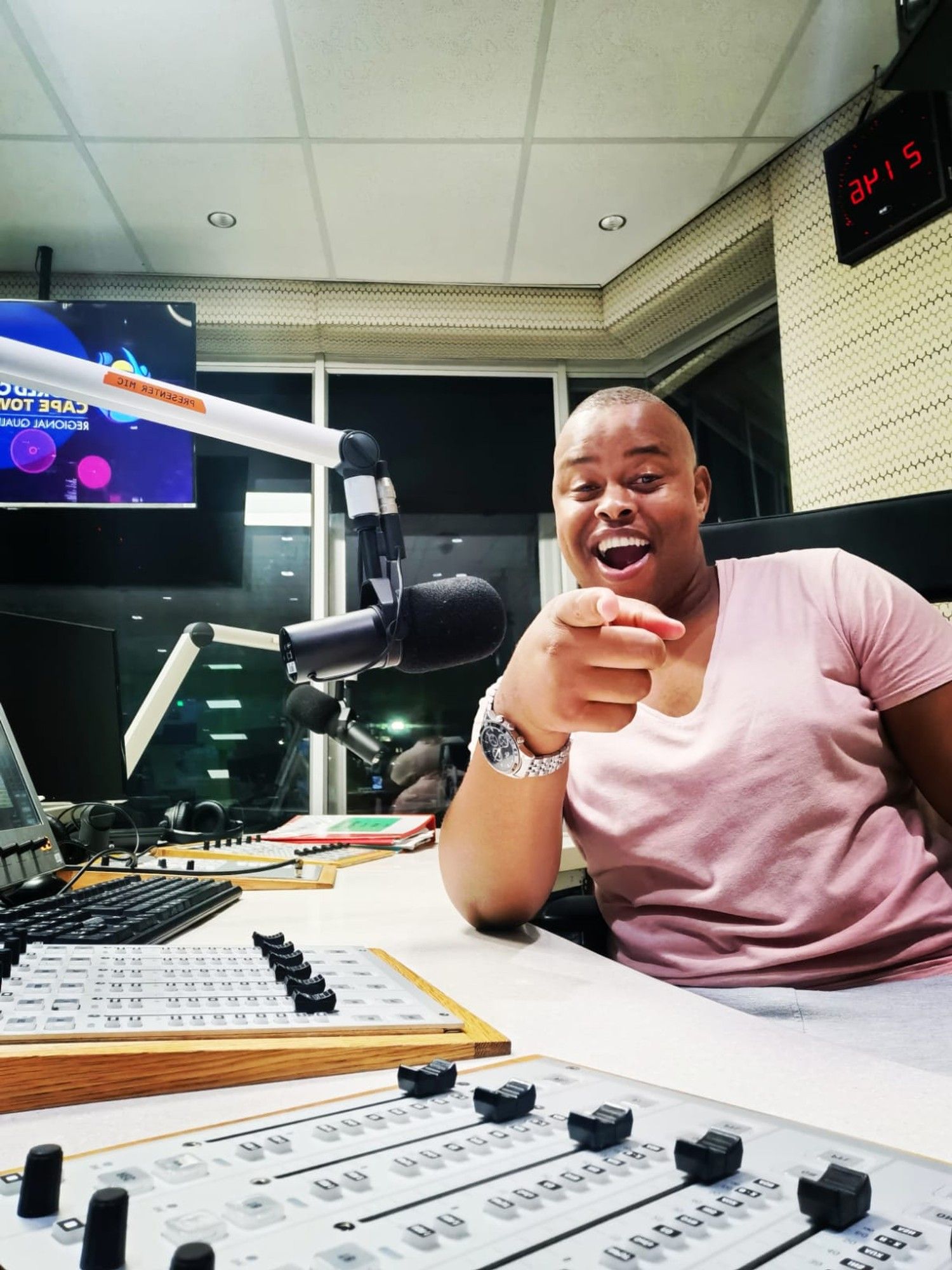 UKing Booi uthatha iintambo kuKoyo