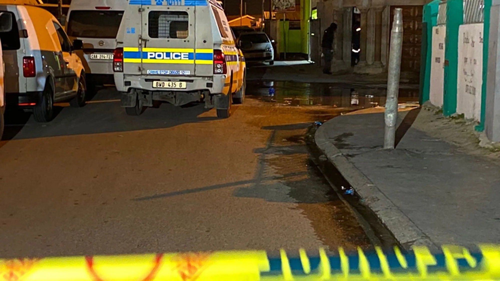 Police come under fire while chasing two suspected gang members