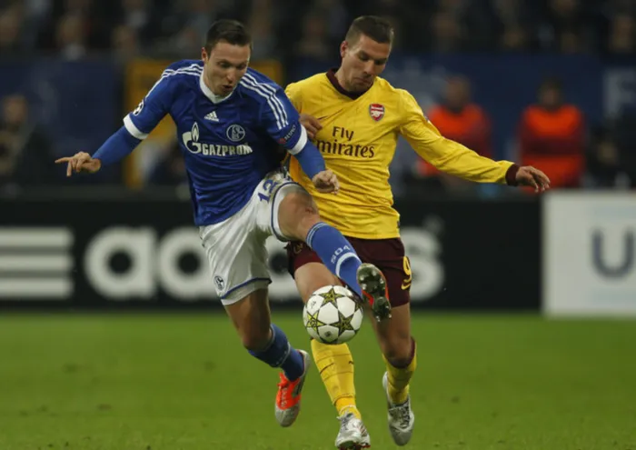 Schalke battle back for draw