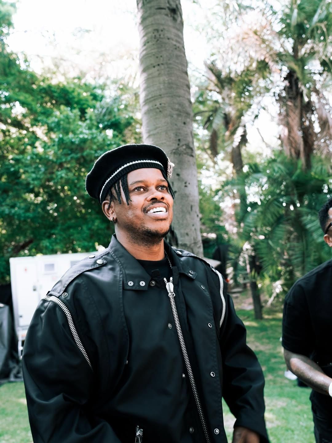 Mörda's outrageous shoes steal the show - see why netizens can't stop ...