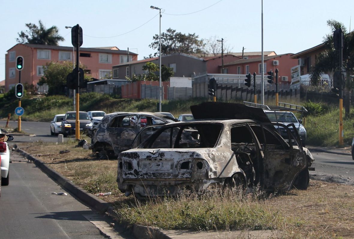 Witness recounts being forced into a burning taxi during Phoenix unrest