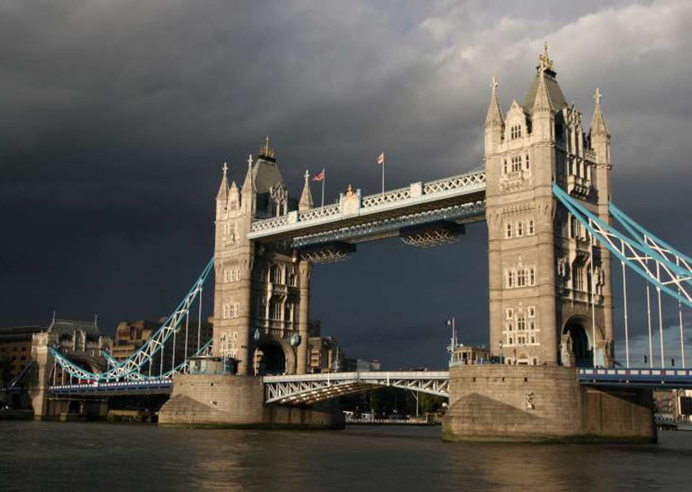 Rich seek luxury London pads