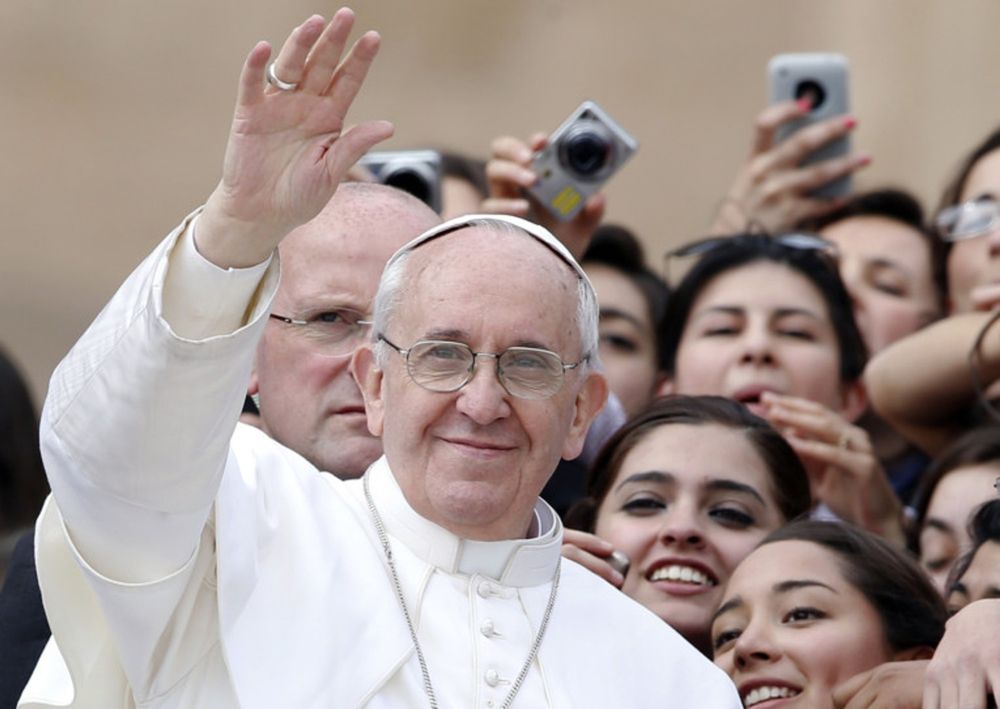 Pope wins hearts and minds - survey