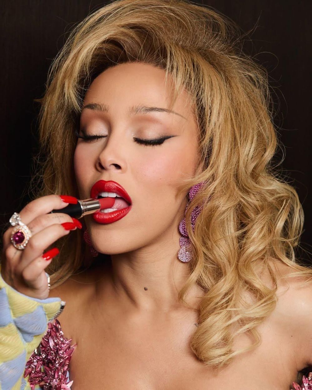 Why Doja Cat took a bite out of her red lipstick at the 2025 MTV VMAs