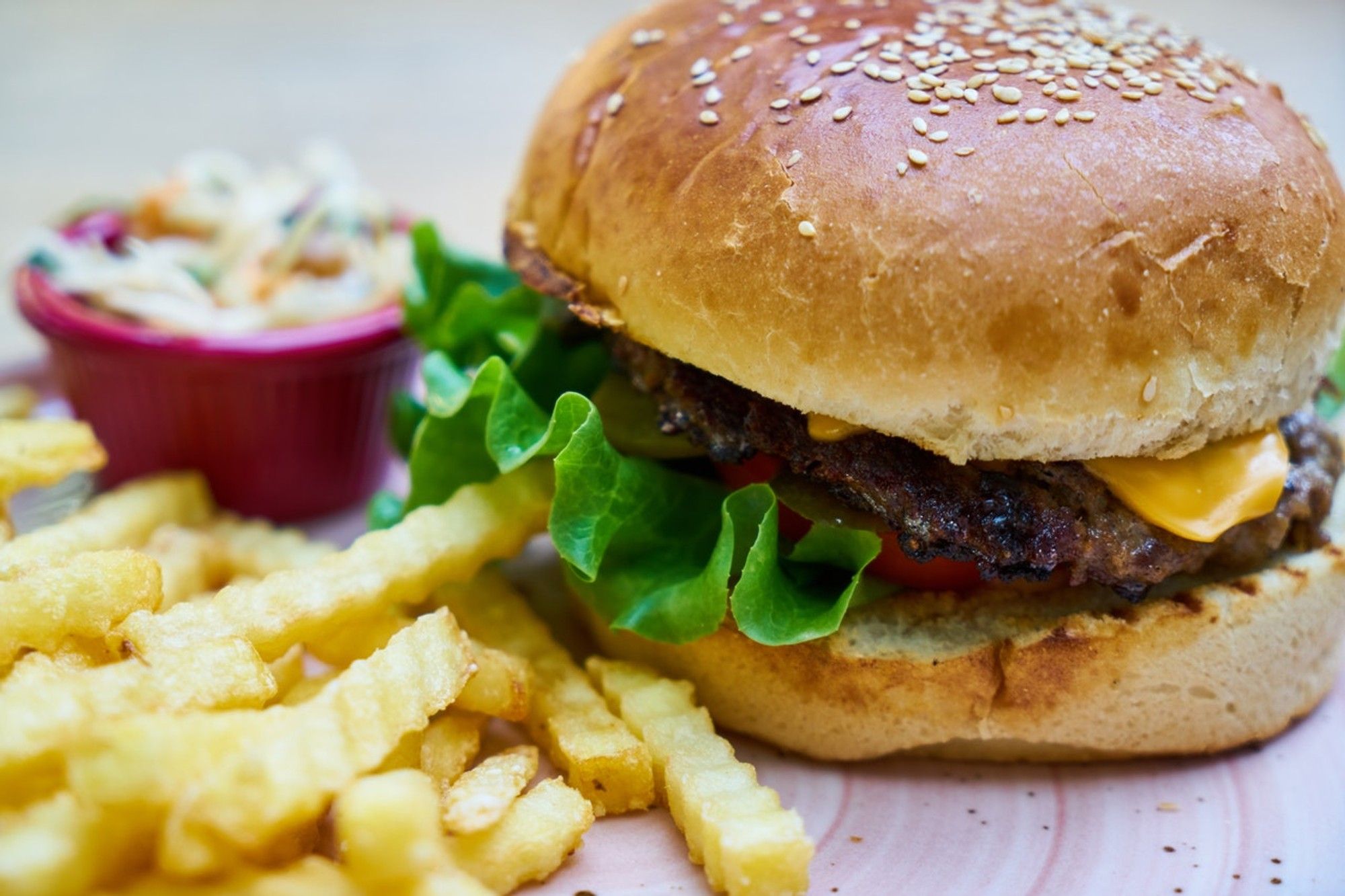 WATCH: This is how they make food look tasty for commercials