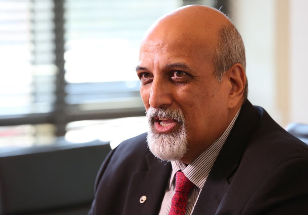 Prof Karim slams police ‘lawlessness’ as vigilantes block foreigners ...