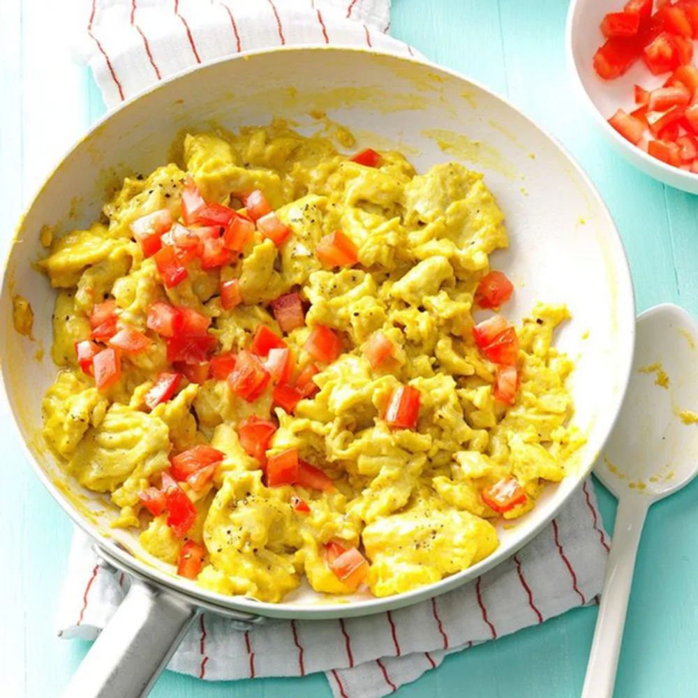 An easy curry scrambled eggs recipe to start your day