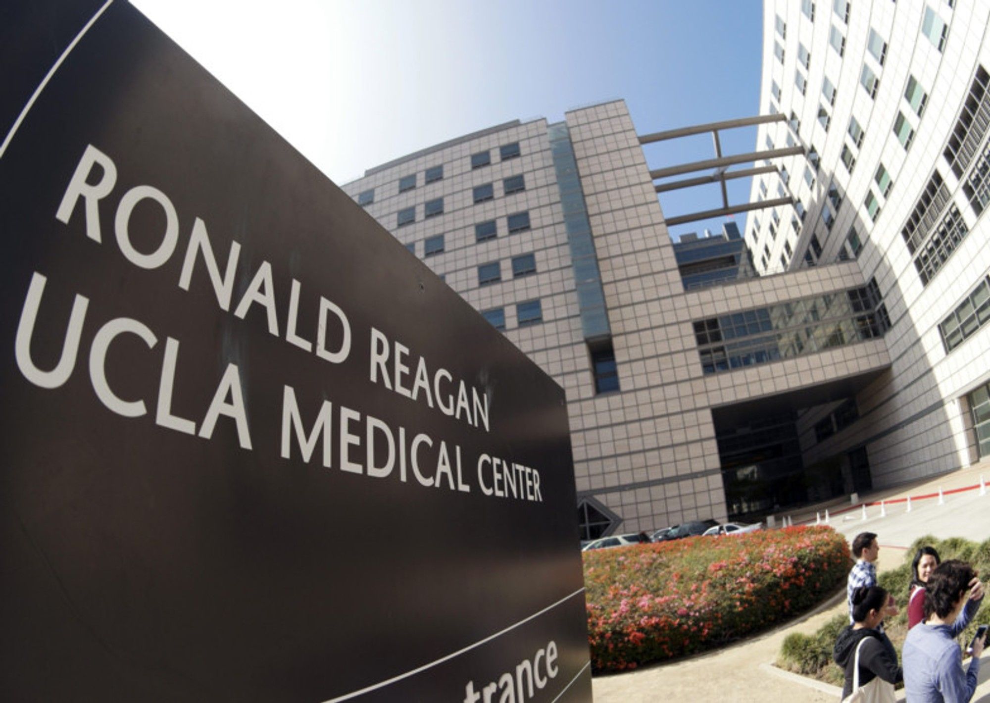 Hospital warns 179 patients of ‘superbug’