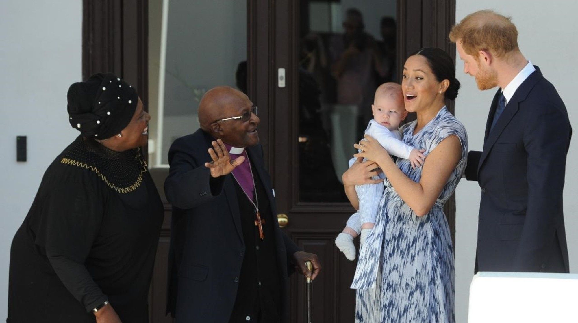 PICS: Baby Archie meets the Arch