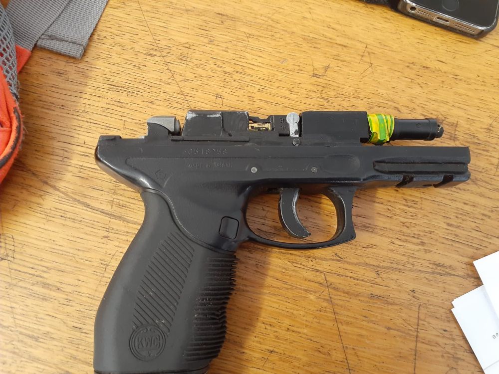 Suspect arrested after law enforcement officers are held up at gunpoint ...