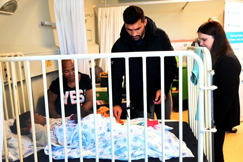De Allende makes children smile at Tygerberg Hospital