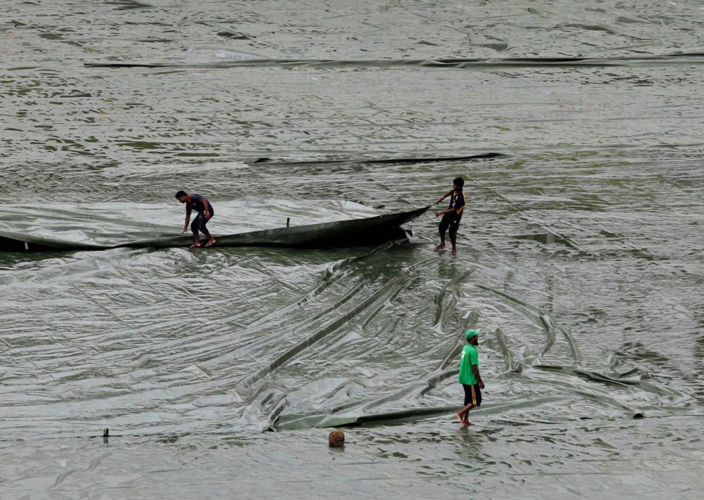 Rain prevents play in Dhaka