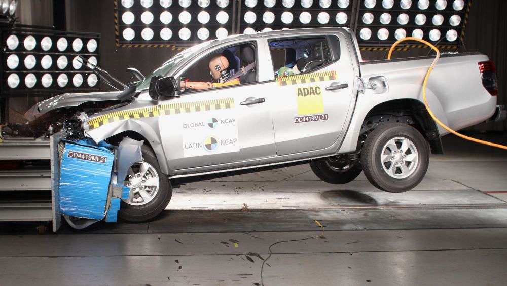 Zero-star crash test shows why airbags are so important