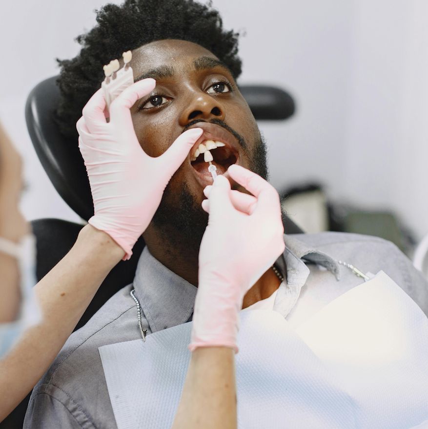 Porcelain veneers or composite bonding? Expert tips for your perfect smile