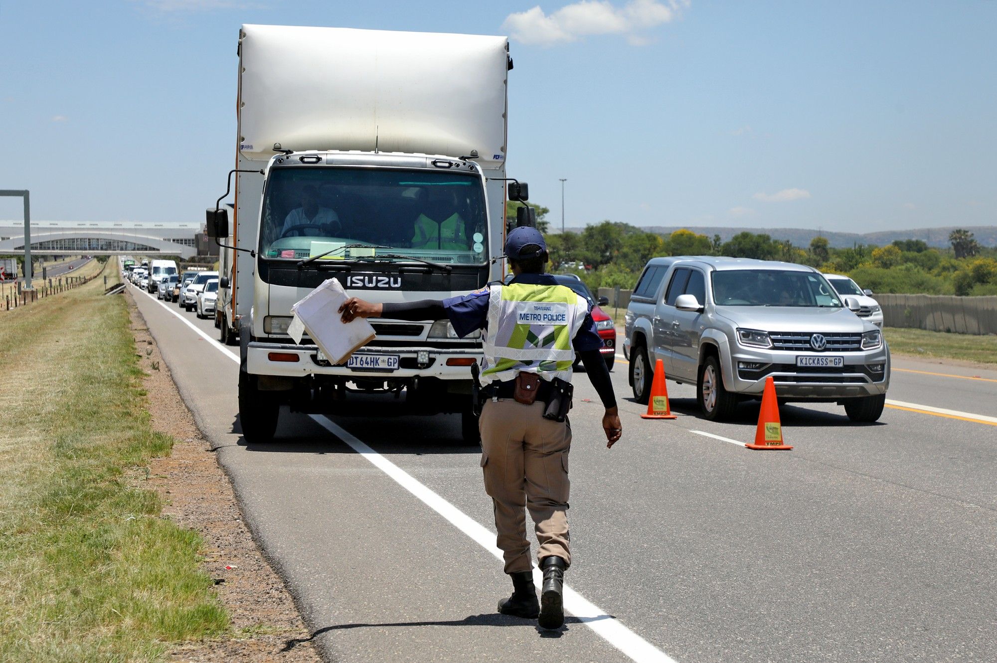 Suspects fleeing in bus caught with the help of truck driver