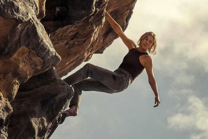 ‘Apex’ review: a wild, dangerous chase through nature powered by ...