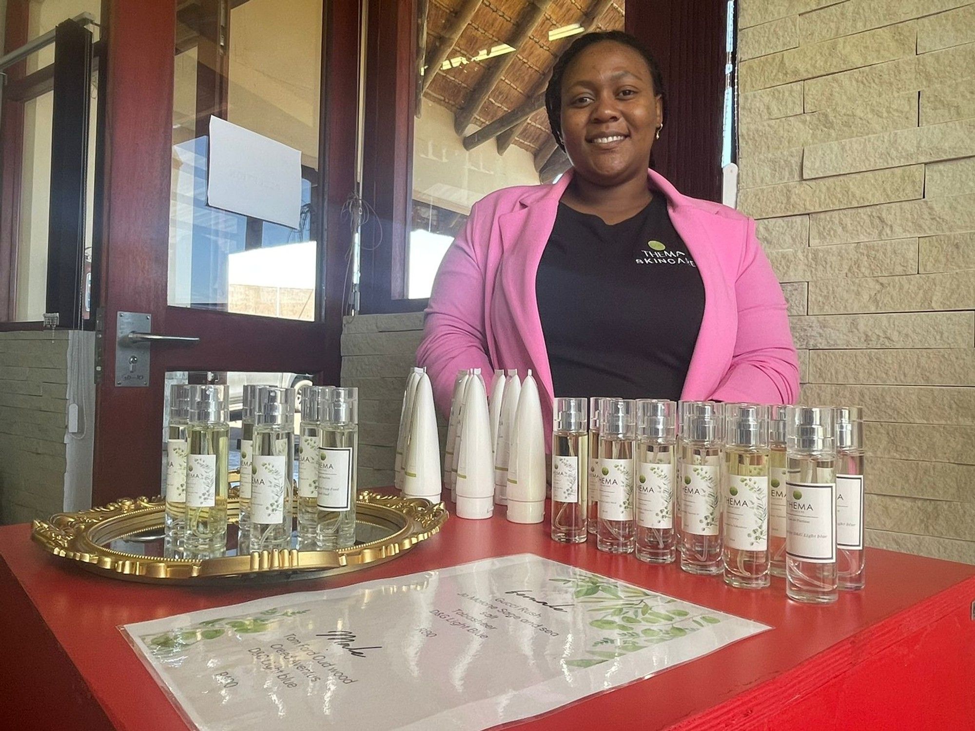 Ukhiqiza okwesikhumba ngokuxuba impepho nezitshalo