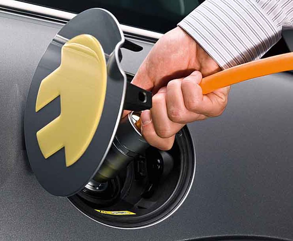 Mini lines up 500 battery cars for US invasion
