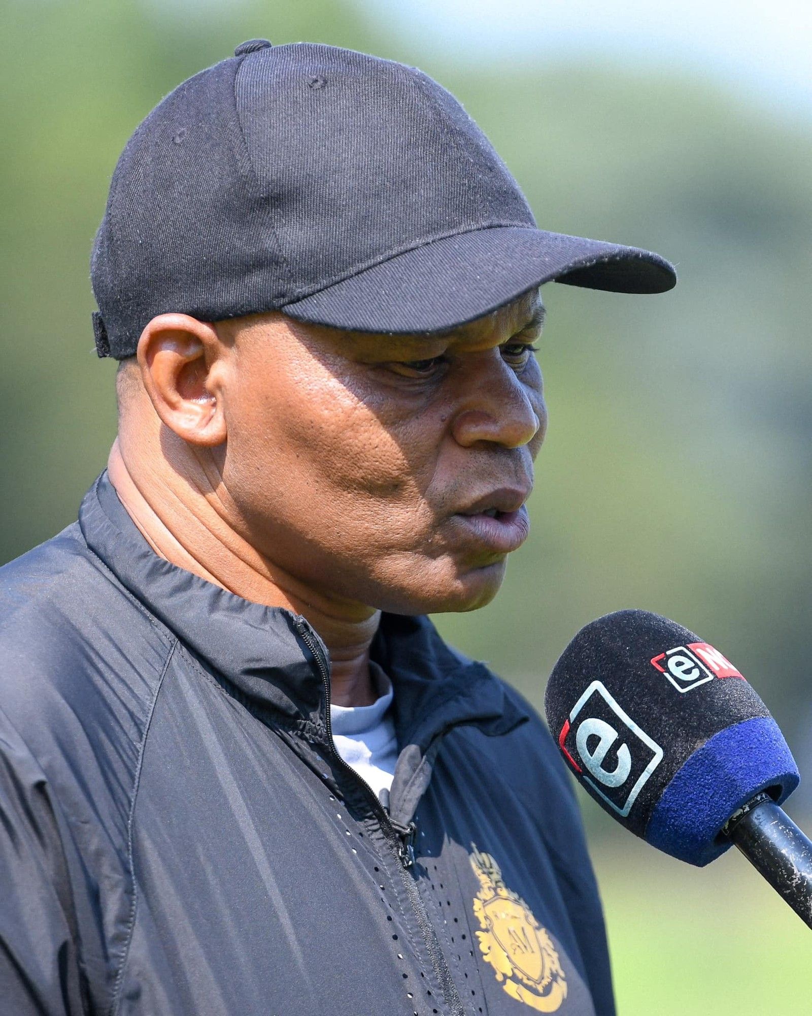 UJohn Maduka uvula isifuba sakhe ngokwenzeka kwiRoyal Am ezikayo