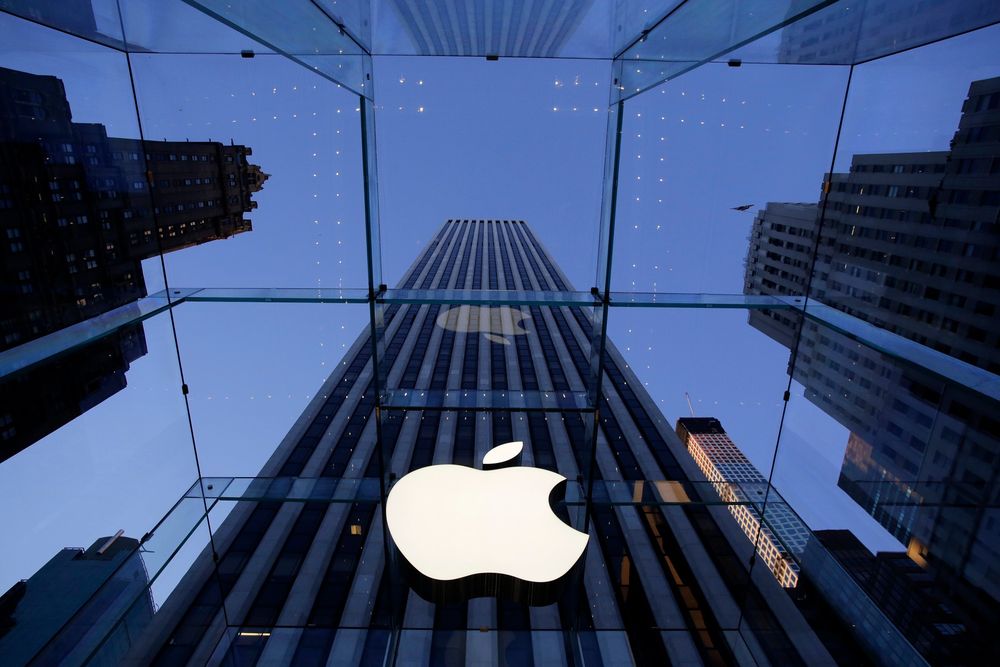 Prominent managers loaded up on Apple before recent tumble