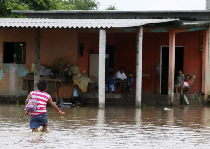 Arlene lashes Mexico with heavy rains