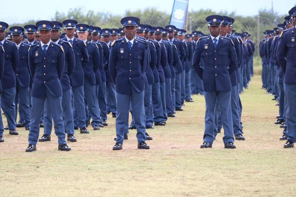 General Bheki Cele welcomes new SAPS recruits