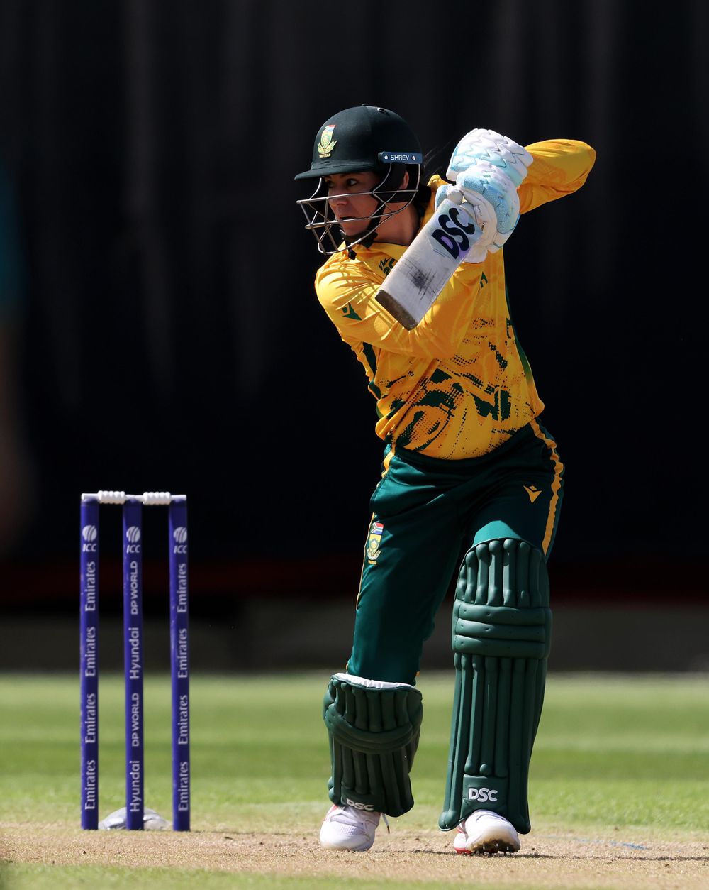 Marizanne Kapp delivers Manchester magic to keep Proteas Women alive ...