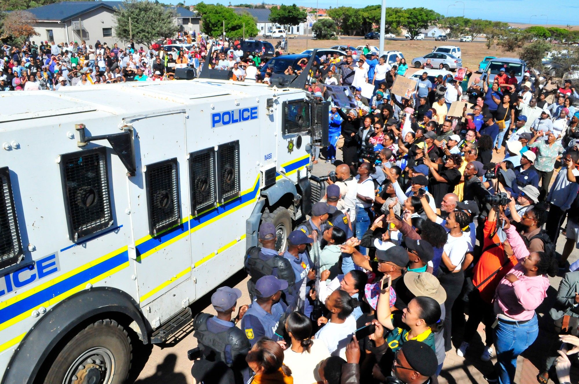 LOOK: Photographs documenting the atmosphere outside the Vredenburg ...