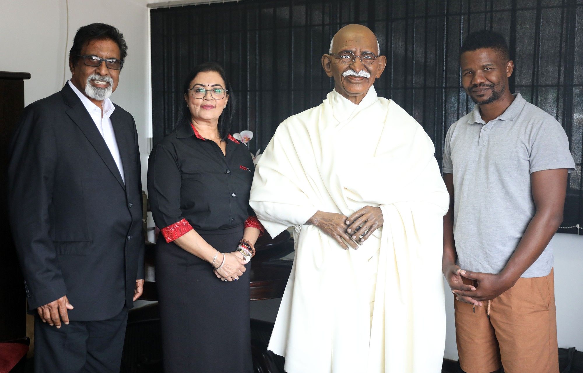 Gandhi statue auction benefits Verulam centre