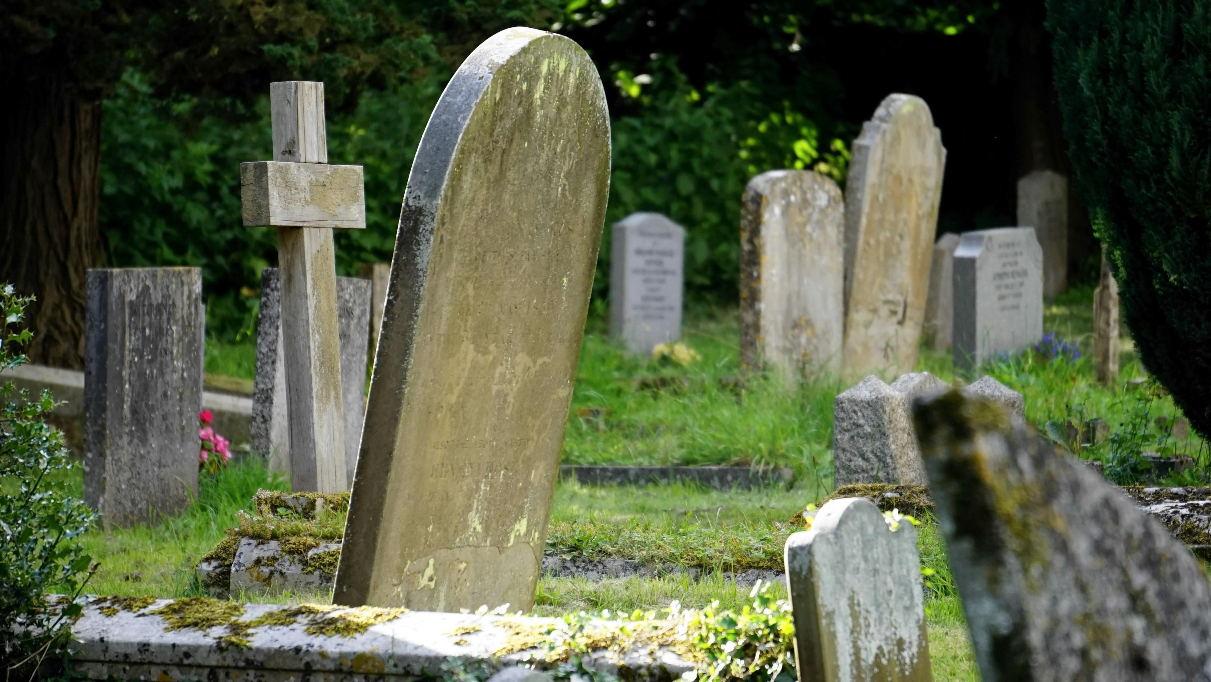 Dying of laughter - hilarious things that have happened at funerals