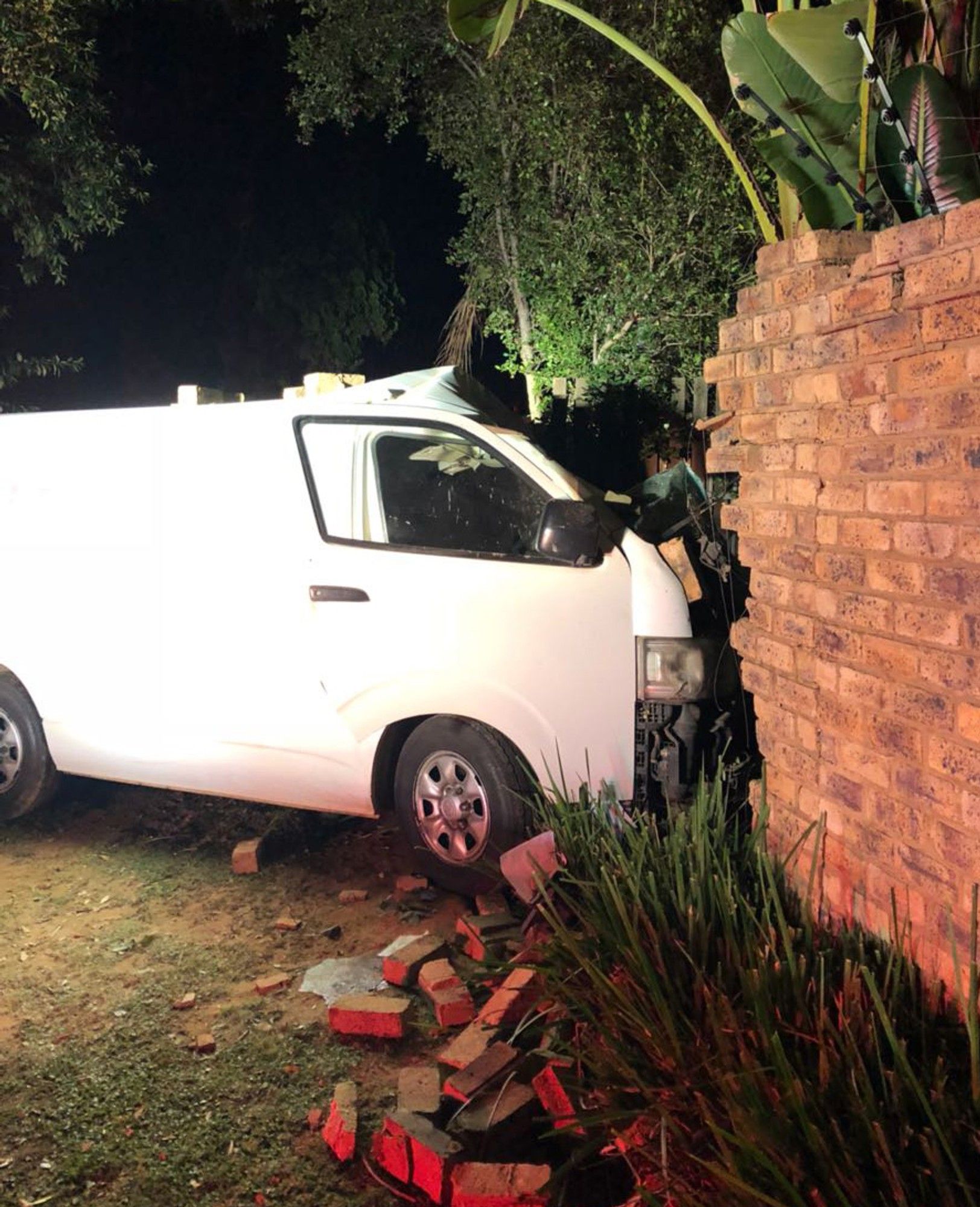Van crashes into wall during apparent police chase
