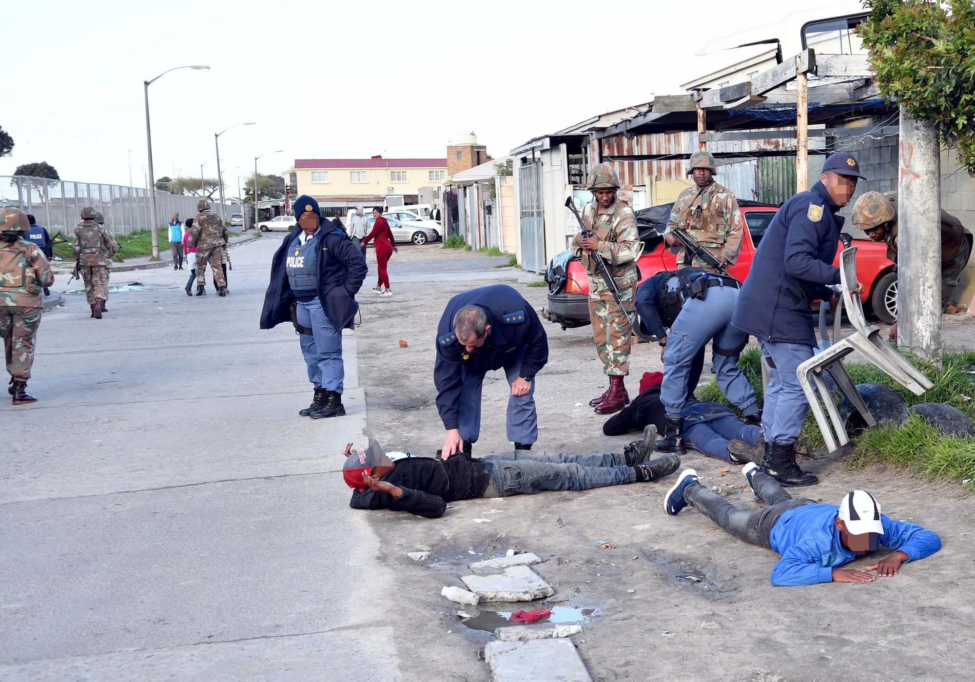 7 people wounded and 1 skollie killed in Manenberg gang war