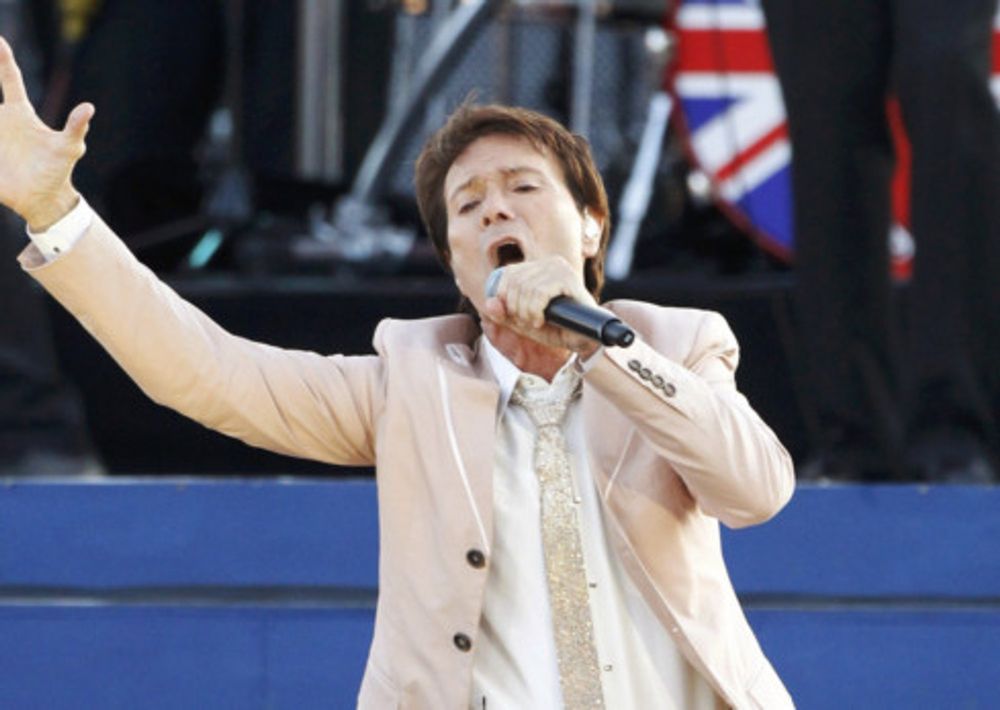 Cliff Richard planning comeback - friend