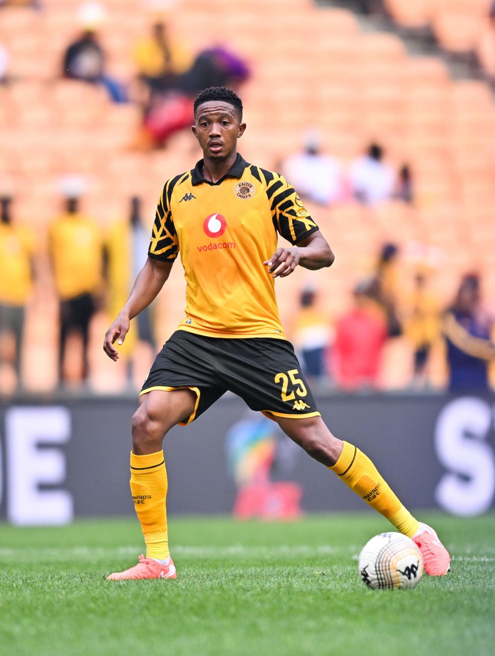 Kaizer Chiefs to approach Soweto derby with confidence and consistent ...