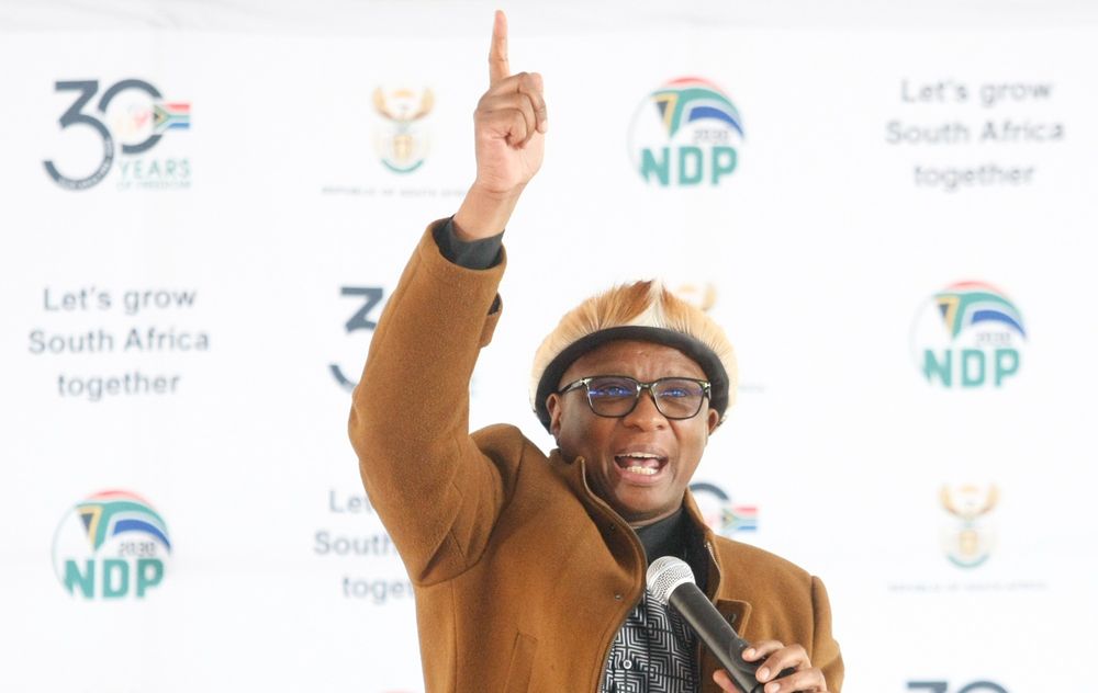 Zizi Kodwa mulls legal action over DA advert