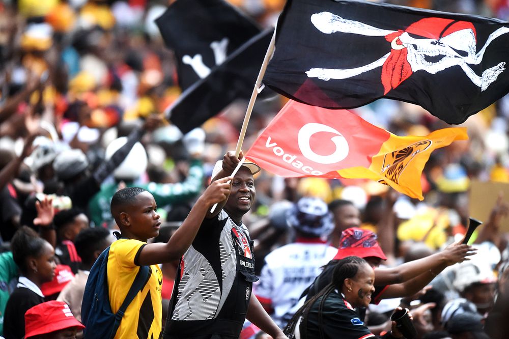 Soweto Derby: Fans break tradition as Kaizer Chiefs’ decline sparks ...