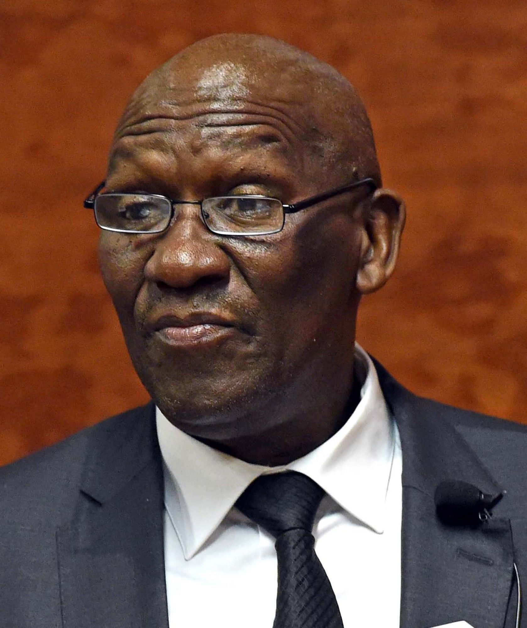 UCele uthi usekulungele ukufaka uZuma ejele