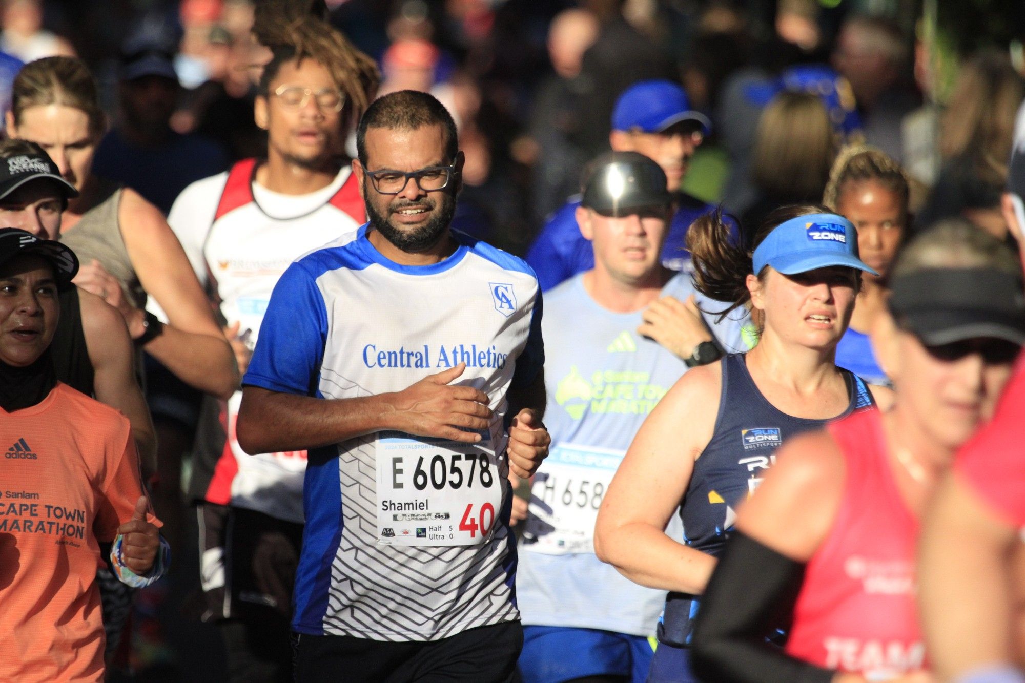 Two Oceans Half Marathon attracts 18 000 runners