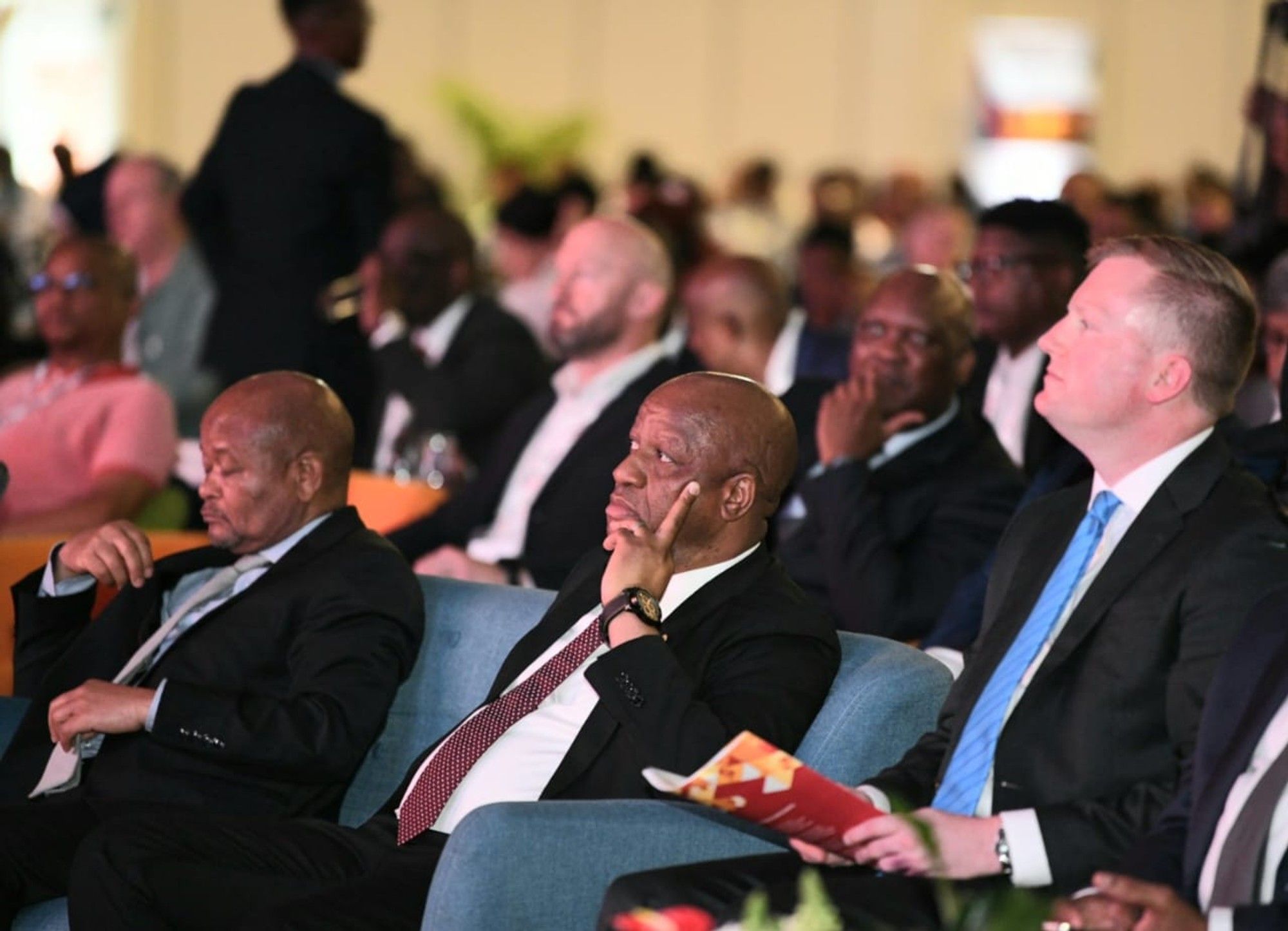 Osomabhizinisi bakhala ngezinselelo emkhakheni wezokwakha