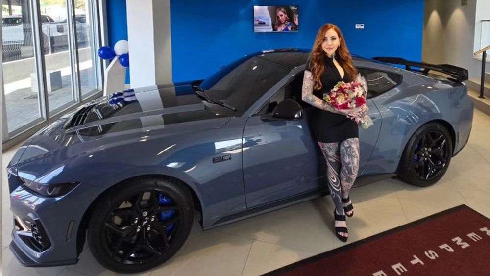 LOOK: Reality TV star Jojo Robinson flaunts new hot wheels