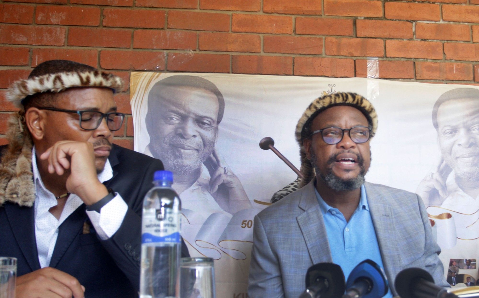 Uzogcina udilikile umthangala: abeseka uMntwana uSimakade