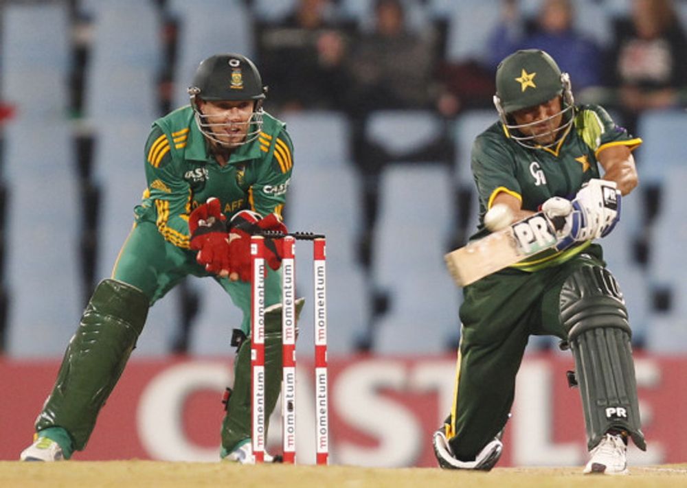 Pakistan bowl first in third ODI